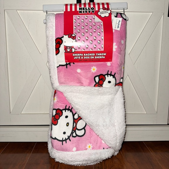 Hello Kitty | Bedding | Hello Kitty Rare Pink Sherpa Backed Throw ...